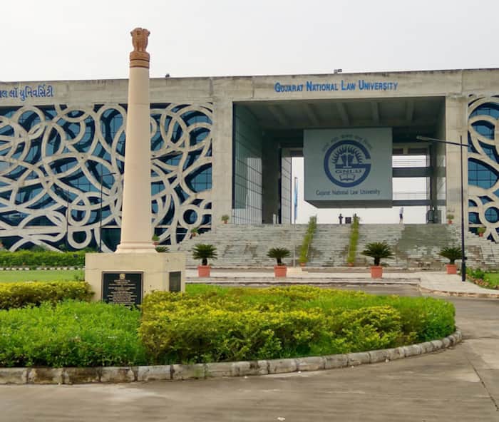 Top 10 Law Universities In India - RANKED