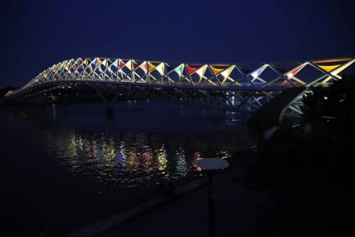 Atal Bridge: Iconic Kite-Themed Foot Over Bridge On Sabarmati River Is ...