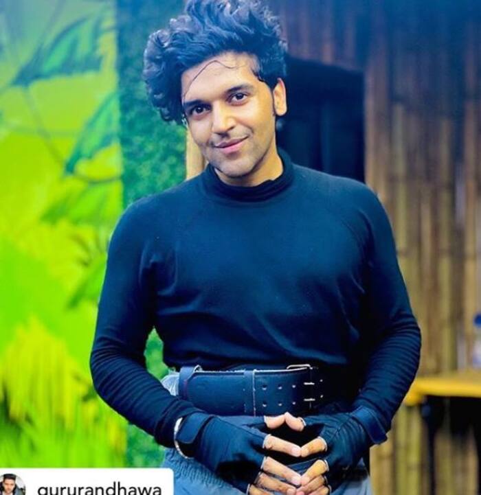 Guru Randhawa Flaunts his all new, perfectly toned body