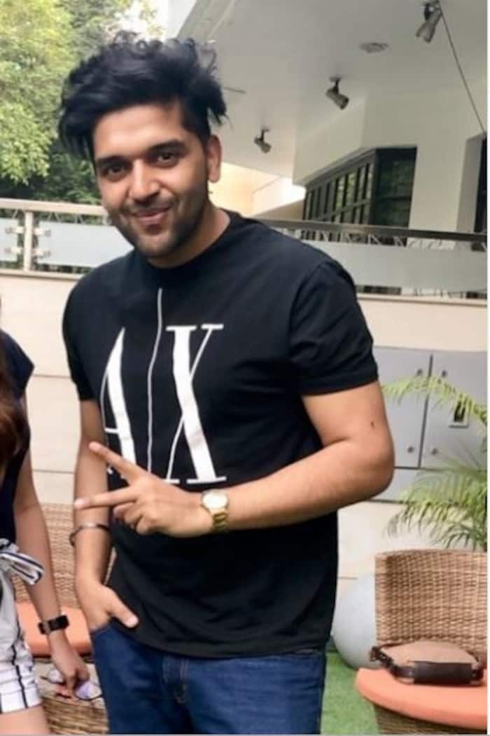 Guru Randhawa Flaunts his all new, perfectly toned body
