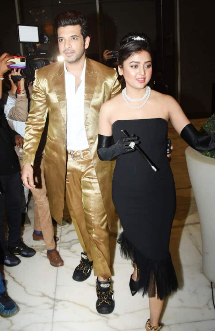 Tejasswi Prakash-Karan Kundrra Add Desi Touch to Hollywood Glam on ...