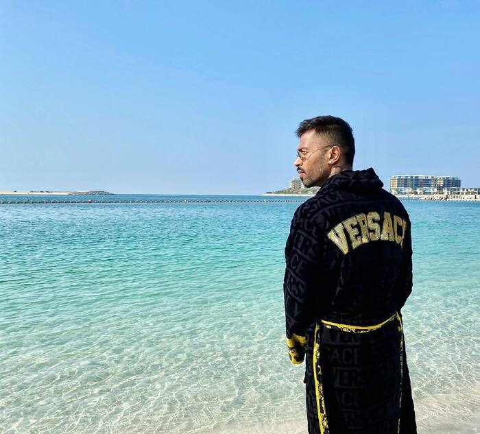 Natasa Stancovic raises the temperature in this deep neck green gown ...