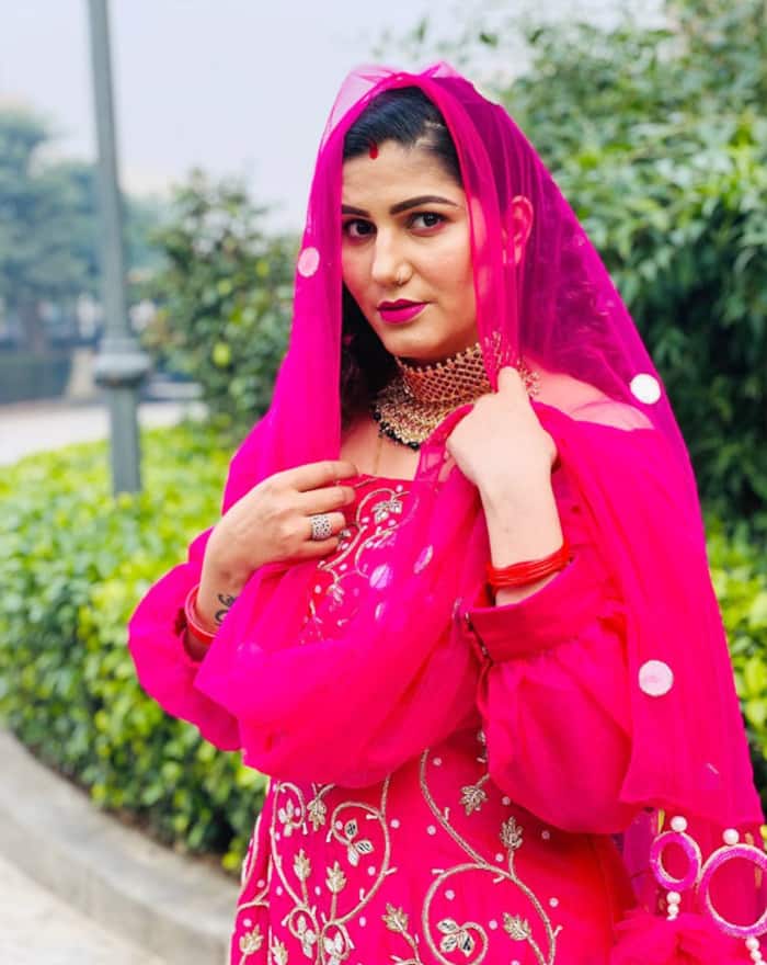 Sapna Choudhary looks ethereal in traditional outfits, flaunts her ...