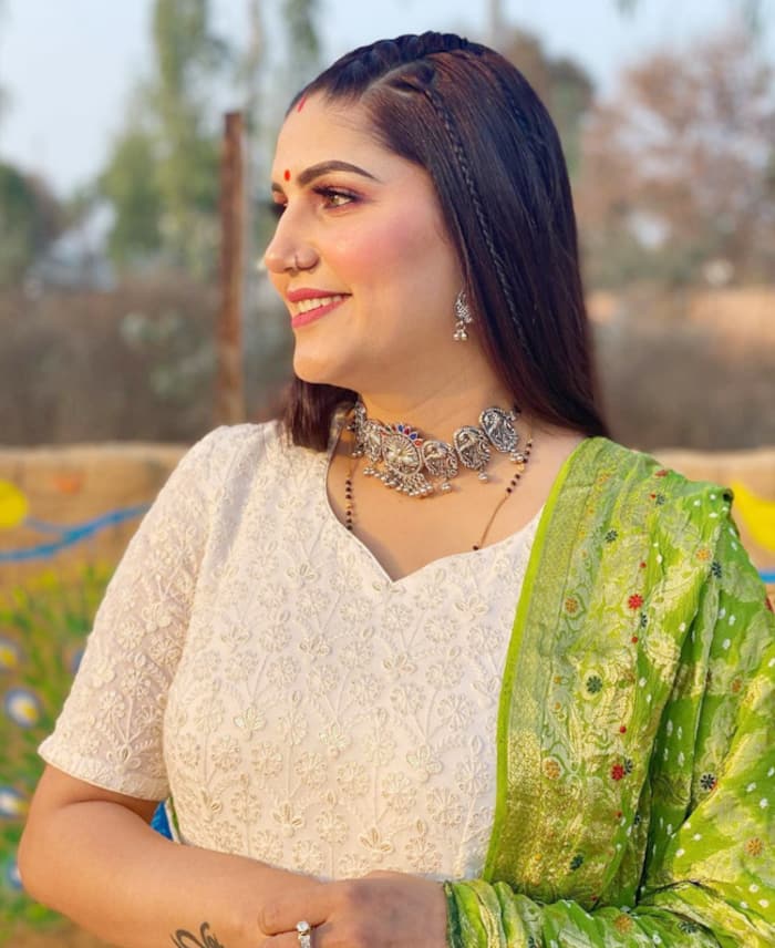 Sapna Choudhary Flaunts Her Beauty In Desi Avatar, Wears White Suit And ...