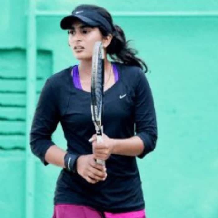 Neeraj Chopra's wife Himani Mor is a tennis coach in Massachusetts ...