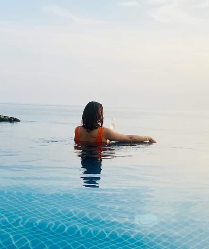 Himanshi Khurana Creates Splash in Pool, Shares Bold Pictures in Wet ...