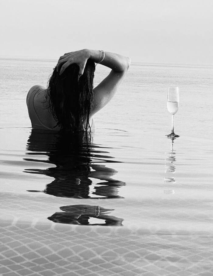 Himanshi Khurana strikes a pose in an orange cami inside the pool, fans ...