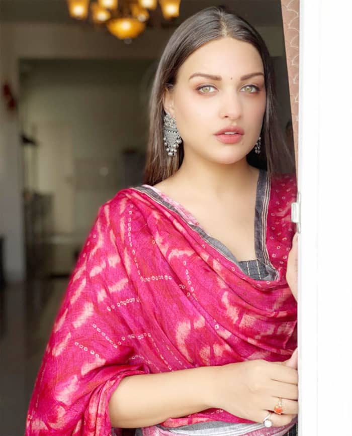 Himanshi Khurana looks gorgeous in suits and sarees