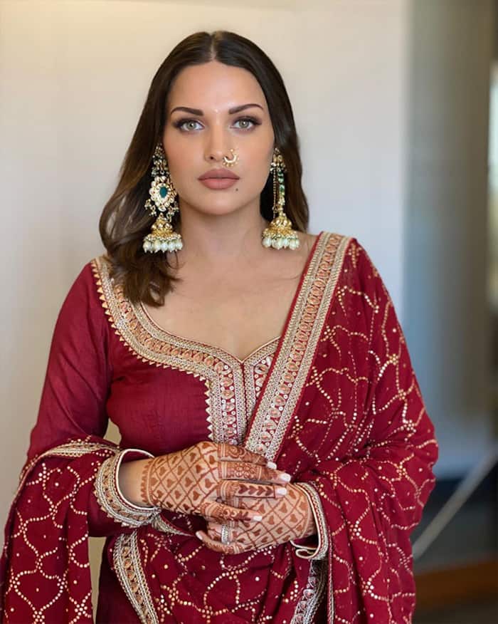 Himanshi Khurana is an Ethereal Beauty in Dark-Red Salwar-Suit - See ...