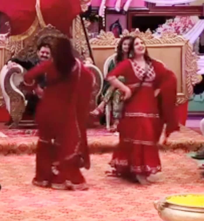 Himanshi Shehnaz twin and dance