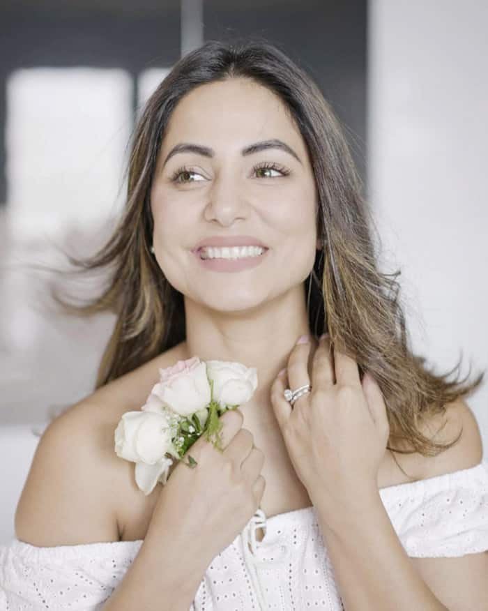 Hina looks sensational in new pictures