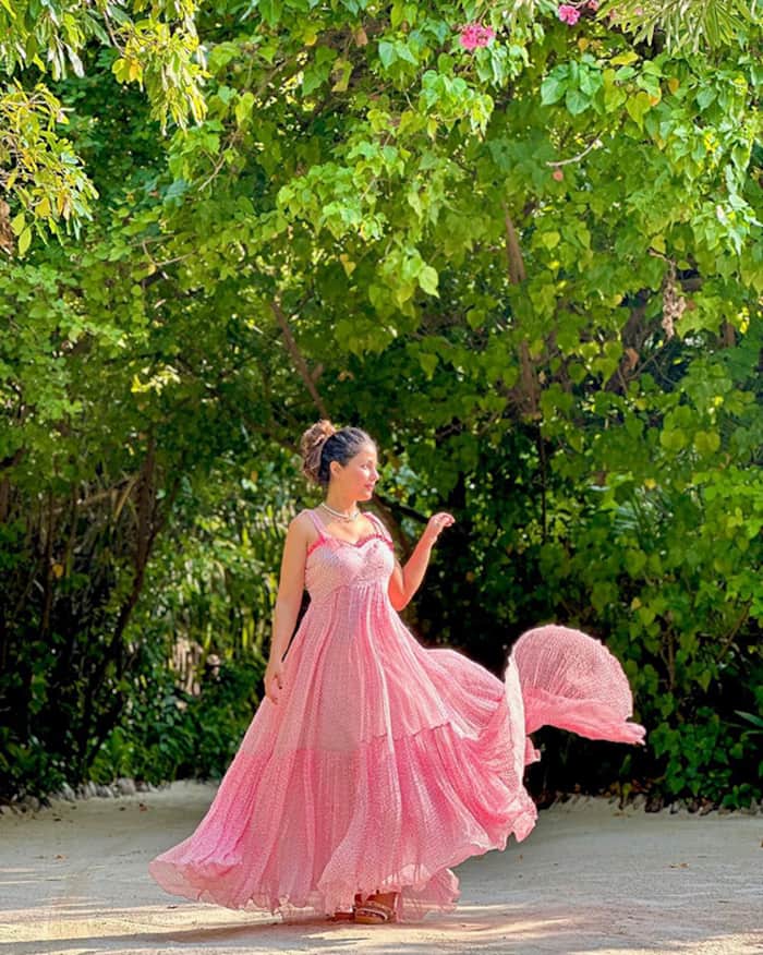 Hina Khan Exudes Glamour in Hot Pink Dress in Candid Photoshoot l PHOTOS