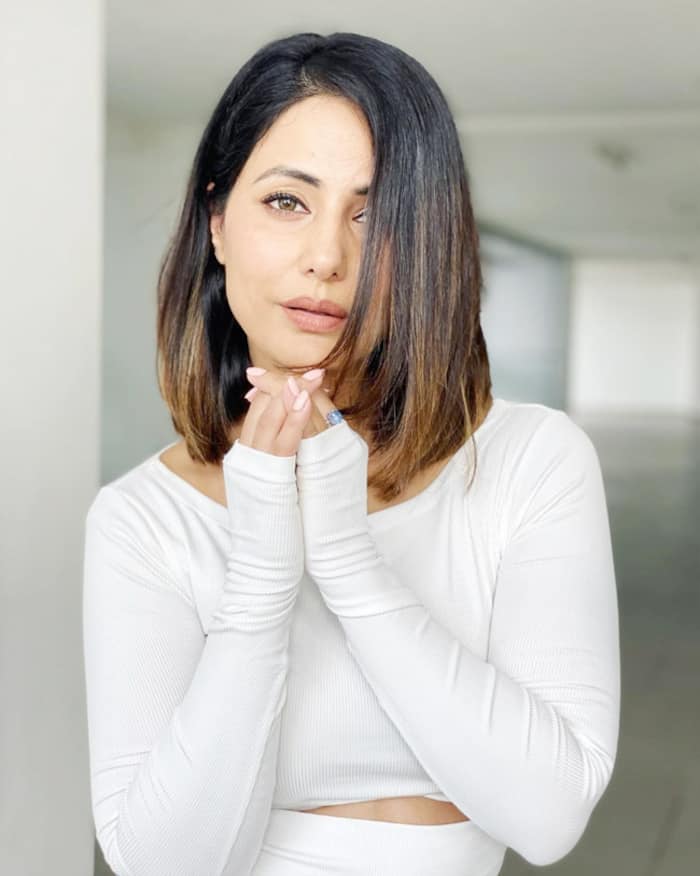 Hina Khan looks gorgeous in her simple look
