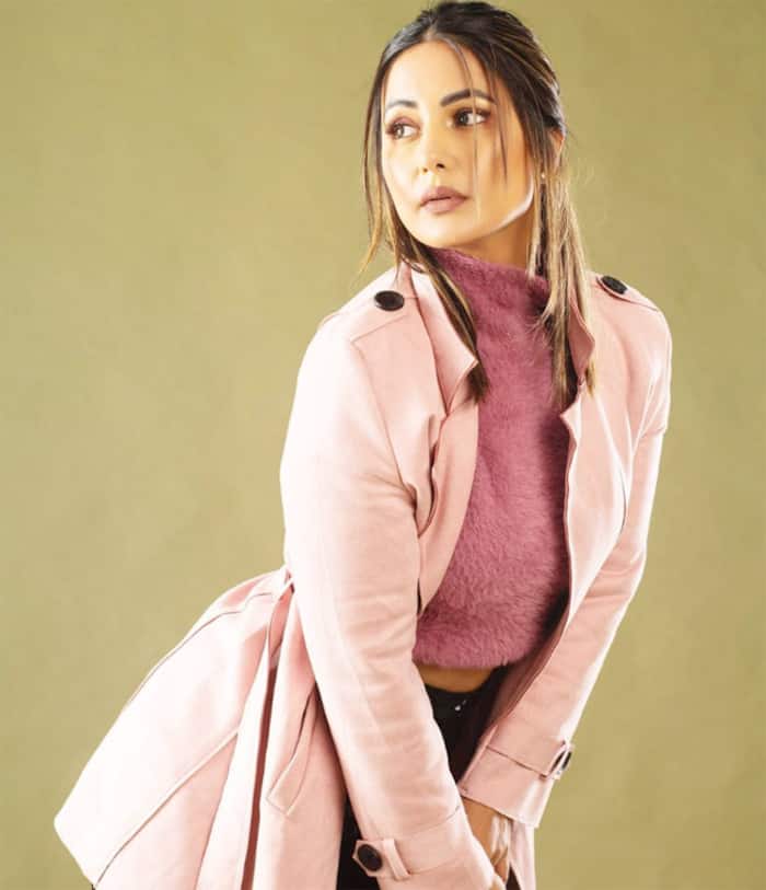 Latest Photos: Hina Khan Dresses up And Dazzles in a Blingy Pants And ...