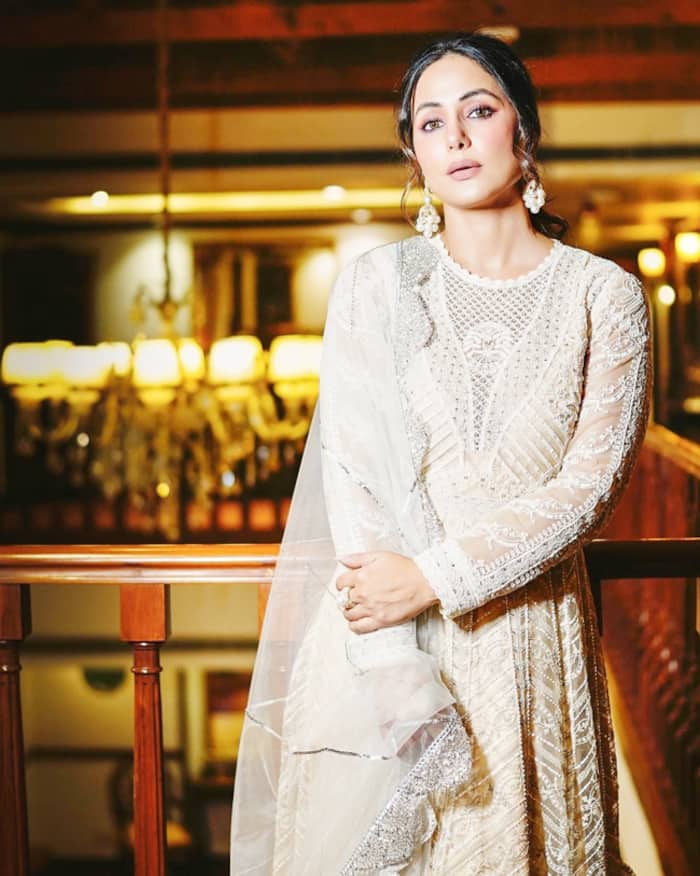 Hina Khan Exudes Indian Glamour With Soft Elegance in Pearly Anarkali ...