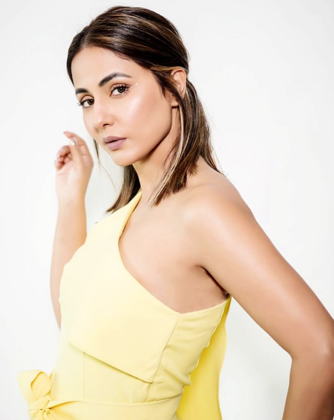Hina Khan Sets Fashion Statement As She Shares New Set of Photos
