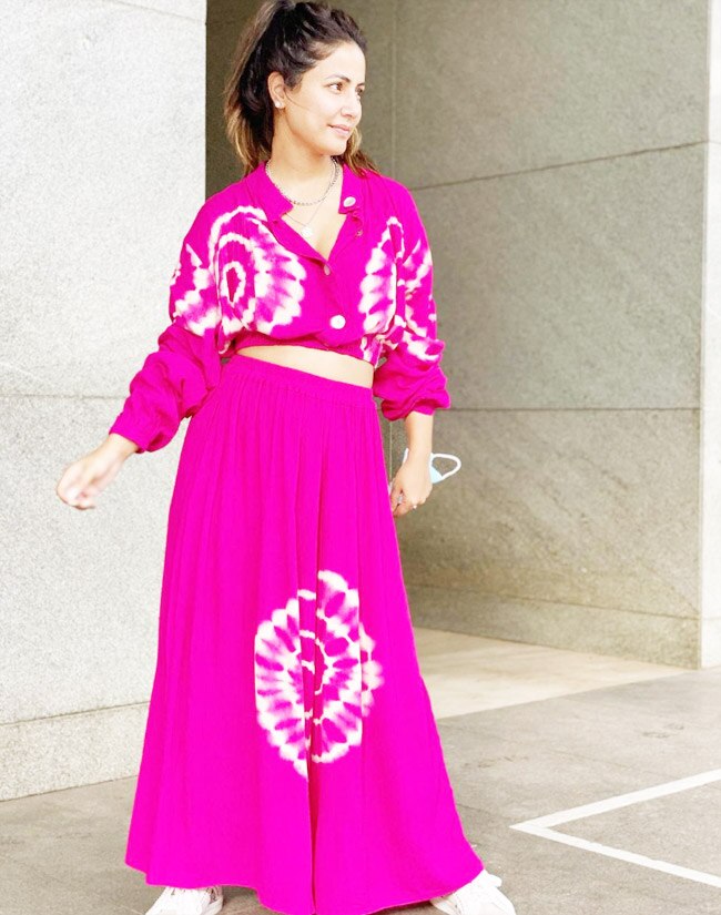 Hina Khan Looks Pretty in Pink