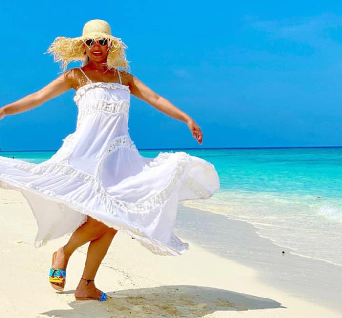 Hina Khan bold look in Maldives Vacay