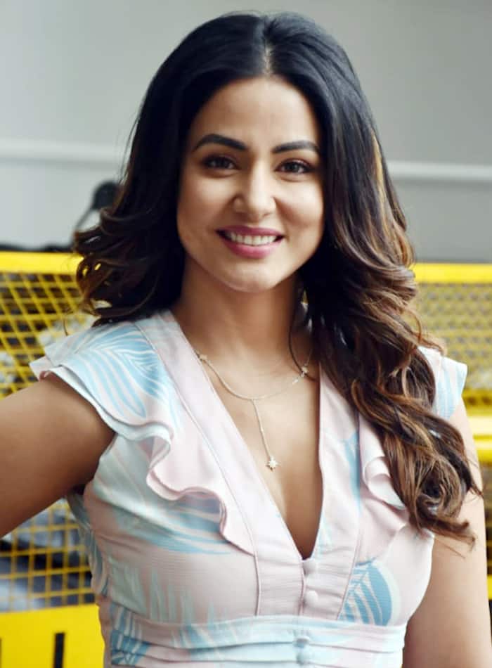 Hina Khan Spotted by Paparazzi