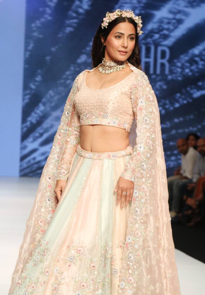 Hot Photos: Hina Khan is a Vision