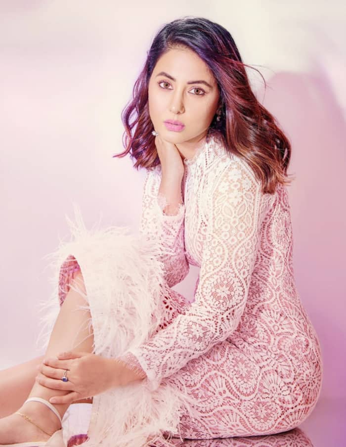 Hina Khan Flaunts Her Curves in a Vanilla White Lace Bodycon Dress| See ...