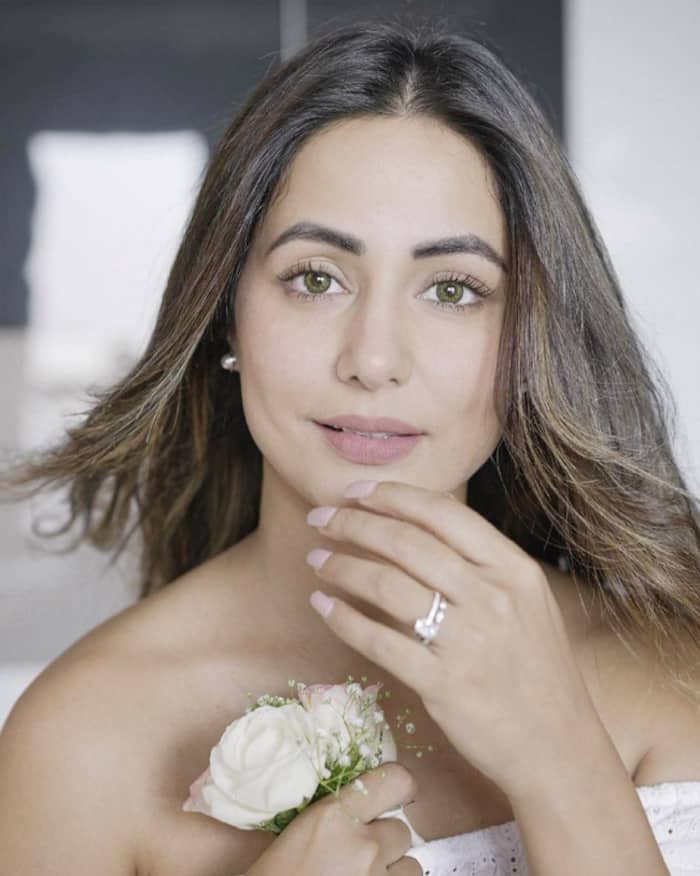 Hina looks sensational in new pictures