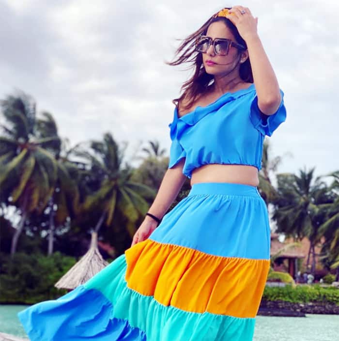Hina Khan Looks Breathtakingly Beautiful