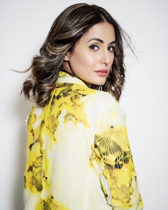 Hina Khan grabs eyeballs with her latest style statement
