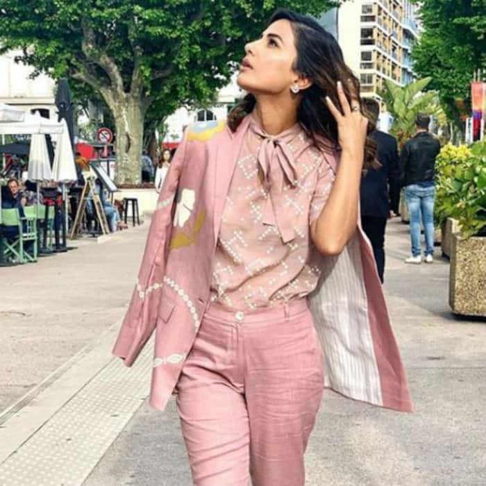 Hina Khan Looks Like a lady Boss in Latest Instagram Picture