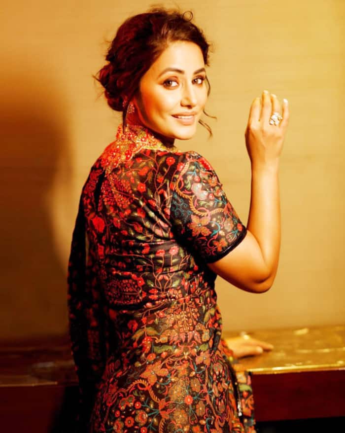 Hina Khan Brings Back Old World Glamour in Rs 49K Printed Saree