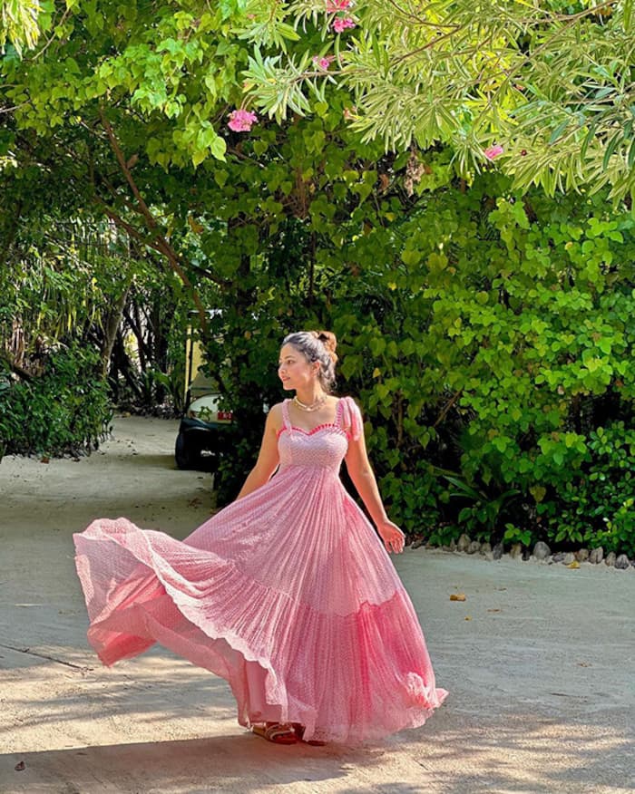 Hina Khan Exudes Glamour in Hot Pink Dress in Candid Photoshoot l PHOTOS