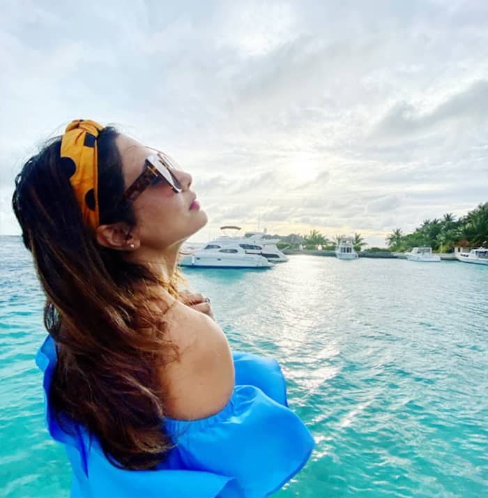 Hina Khan Looks Breathtakingly Beautiful