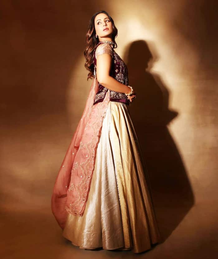 Hina Khan makes jaws drop in a beautiful ethnic creation by Anju Modi