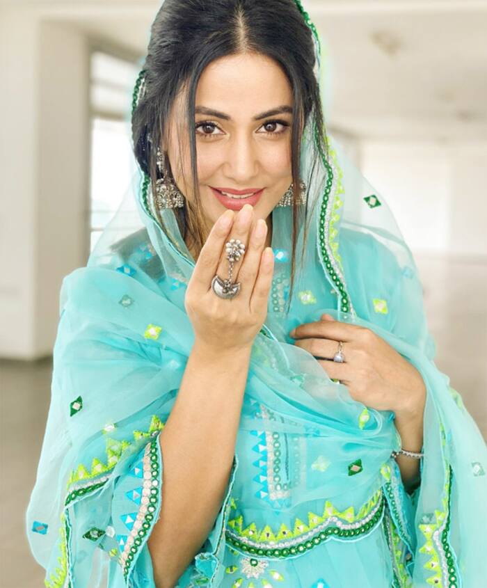 Hina Khan Looks Mesmerising in Her Blue Traditional Look For Eid 2020 ...