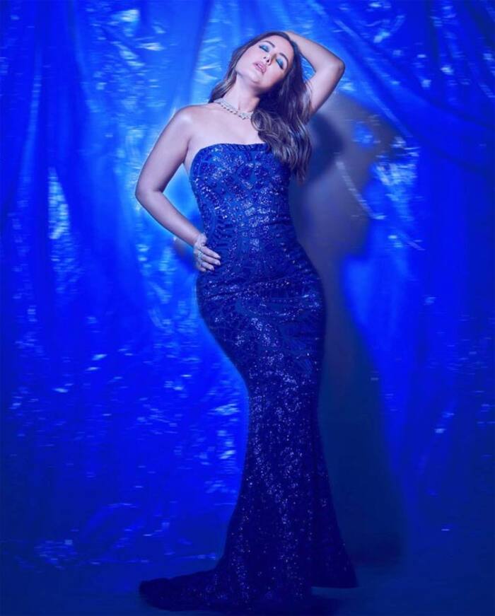 Hina Khan Looks Absolutely Ravishing In This Blue Body-Hugging ...