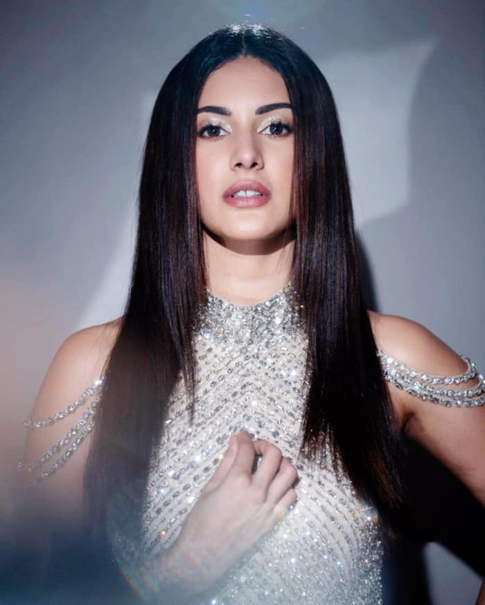 Amyra Dastur wore a deep neck silver bodycon at Filmfare Awards
