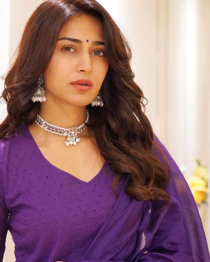 Erica Fernandez Steals The Show in Sexy Purple Indian Suit, Pics Will ...