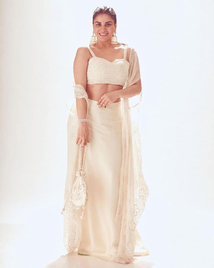 Shraddha Arya Flaunts Her Hot And Toned Body in White Straight Fit Lehenga And Crop Top - PICS