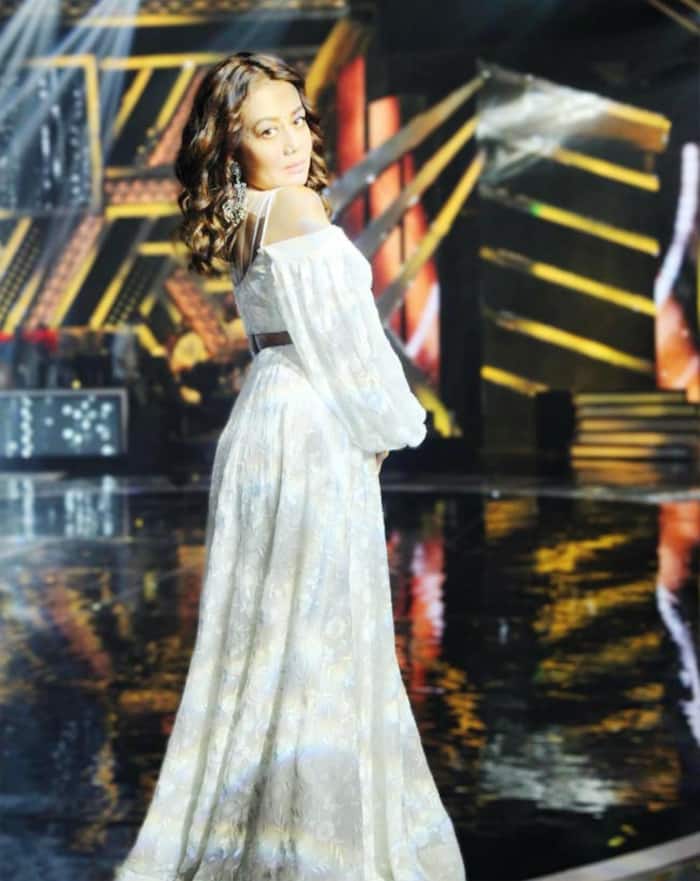 Neha Kakkar Radiates The Desi Jasmine Vibes in This White Outfit | See ...
