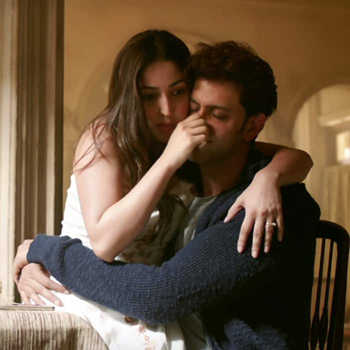 7 stills from Hrithik Roshan and Yami Gautam’s Kaabil Hoon song which ...