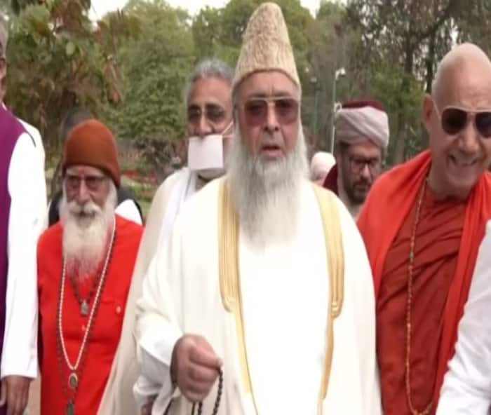 In Photos: Religious Leaders Reaches Parliament To Meet PM Modi