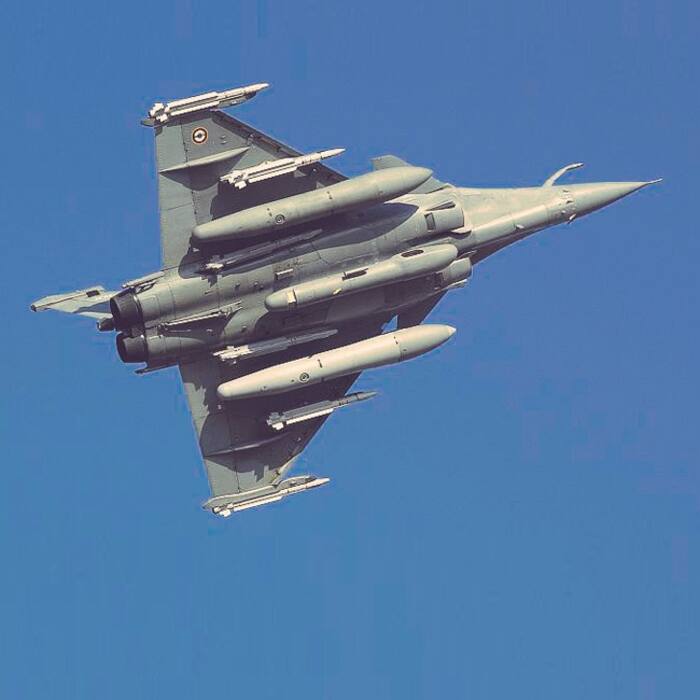 India and France sign deal to buy 36 Rafale fighter jets