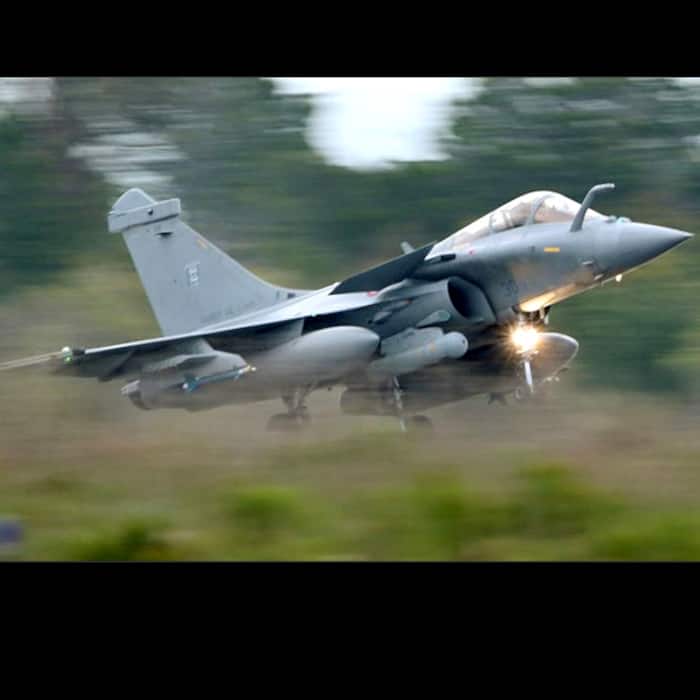 India and France sign deal to buy 36 Rafale fighter jets