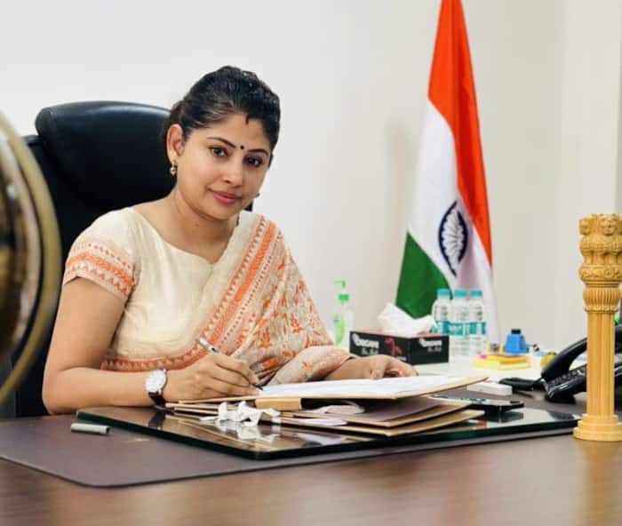 7 Inspiring Female IAS Officers