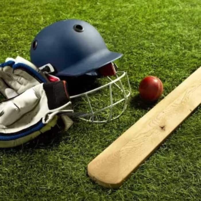 6,4,6,6,4,4,6,6,4,6,6,4... 59 sixes, 129 fours and 1009 runs! Bowlers ...