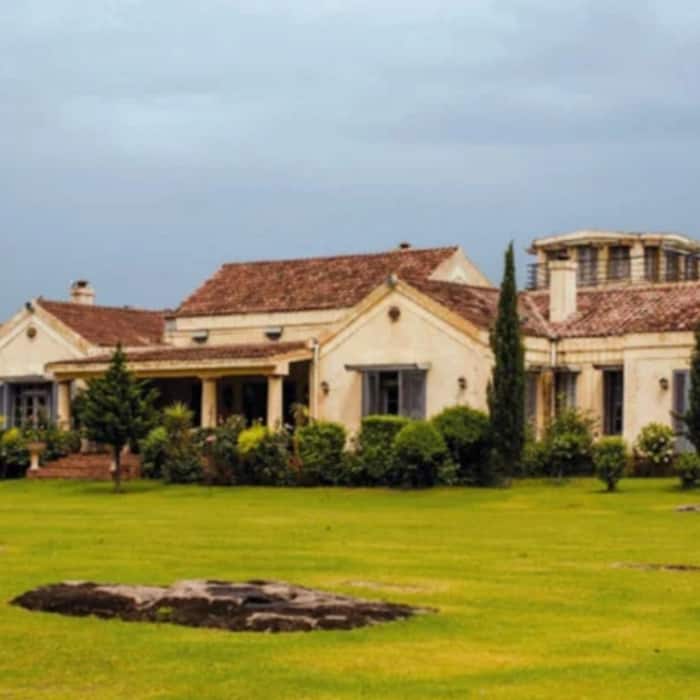 Inside photos of Pakistani cricketer Imran Khan's luxurious 'Bani Gala ...
