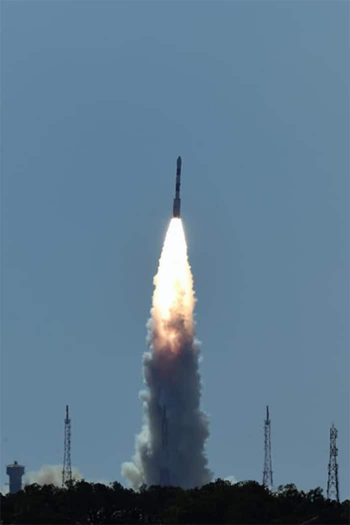 ISRO creates record: Successfully launches PSLV-C34 with 20 satellites ...