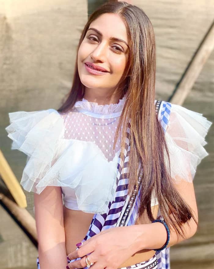 Check out Surbhi Chandna's gorgeous blouse with that black saree