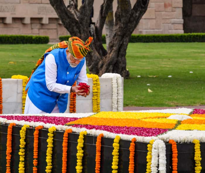 78th Independence Day: PM Modi Hoists National Flag From Ramparts Of ...