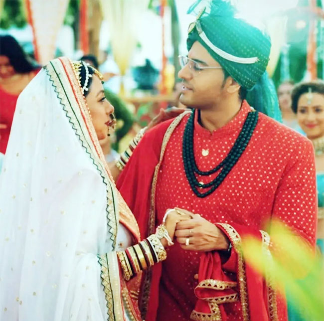 Rupali Ganguly looks breathtakingly gorgeous in bridal look in Anupamaa